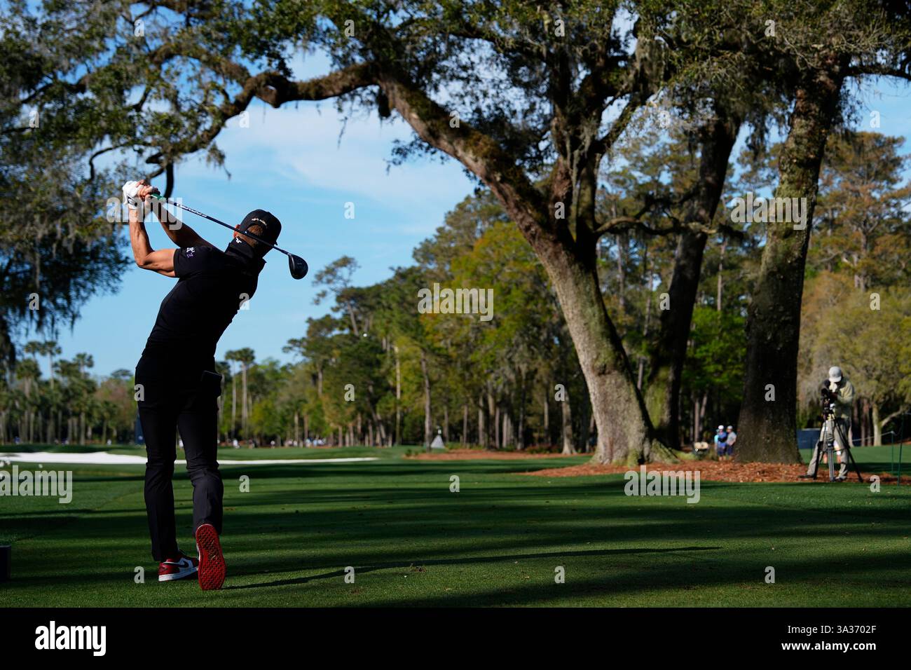 Camilo Villegas hits his tee shot on the sixth hole during the second ...