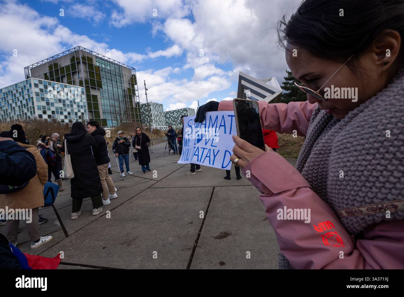 Supporters of Philippine President Rodrigo Duterte demonstrate outside ...