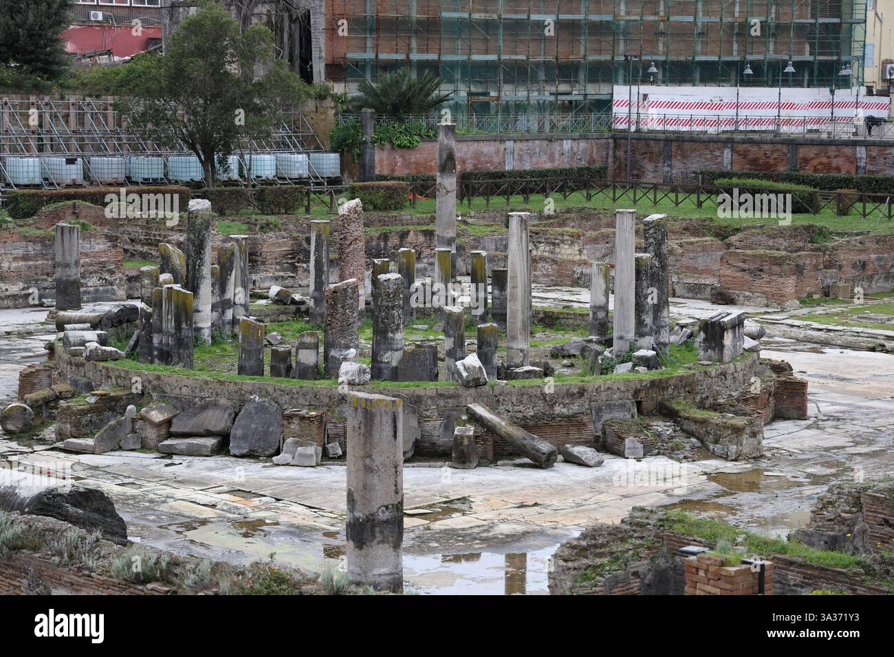 Napoli, Campania, Italia. 14th Mar, 2025. Naples 03/14/2025 damage ...