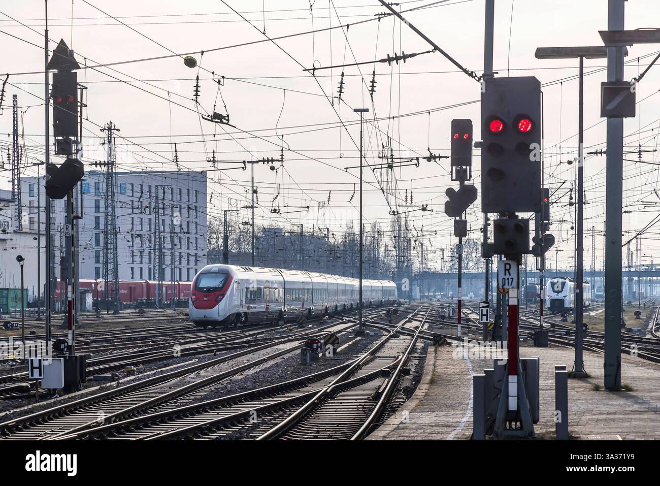 Hauptbahnhof Mannheim mit EuroCity der SBB. // 10.03.2025: Mannheim, Baden-Württemberg ...
