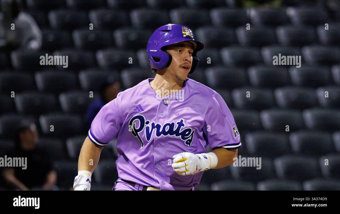 East Carolina's Walker Barron (24) runs to first base during an NCAA ...