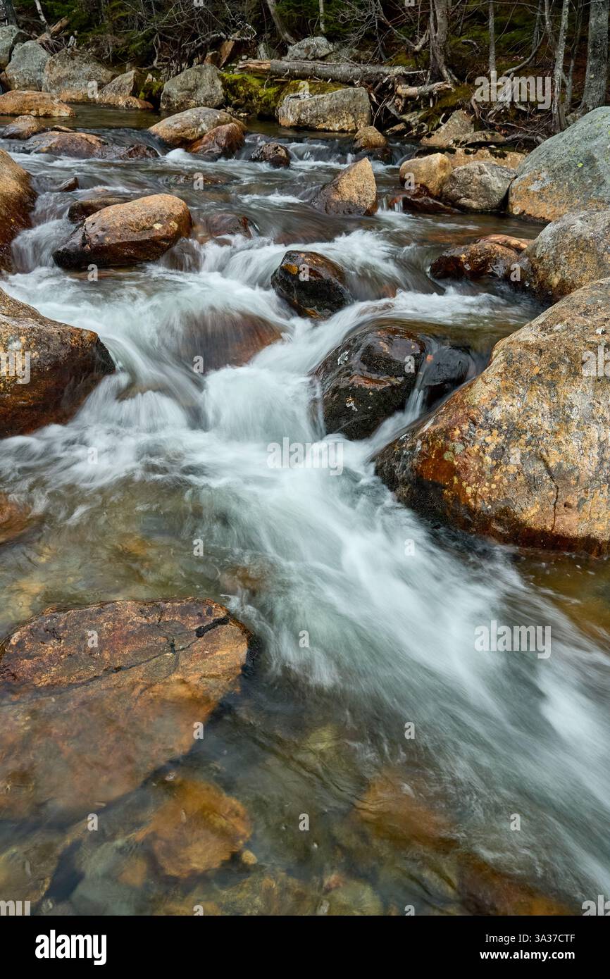 Flowing mountain stream boulders hi-res stock photography and images ...