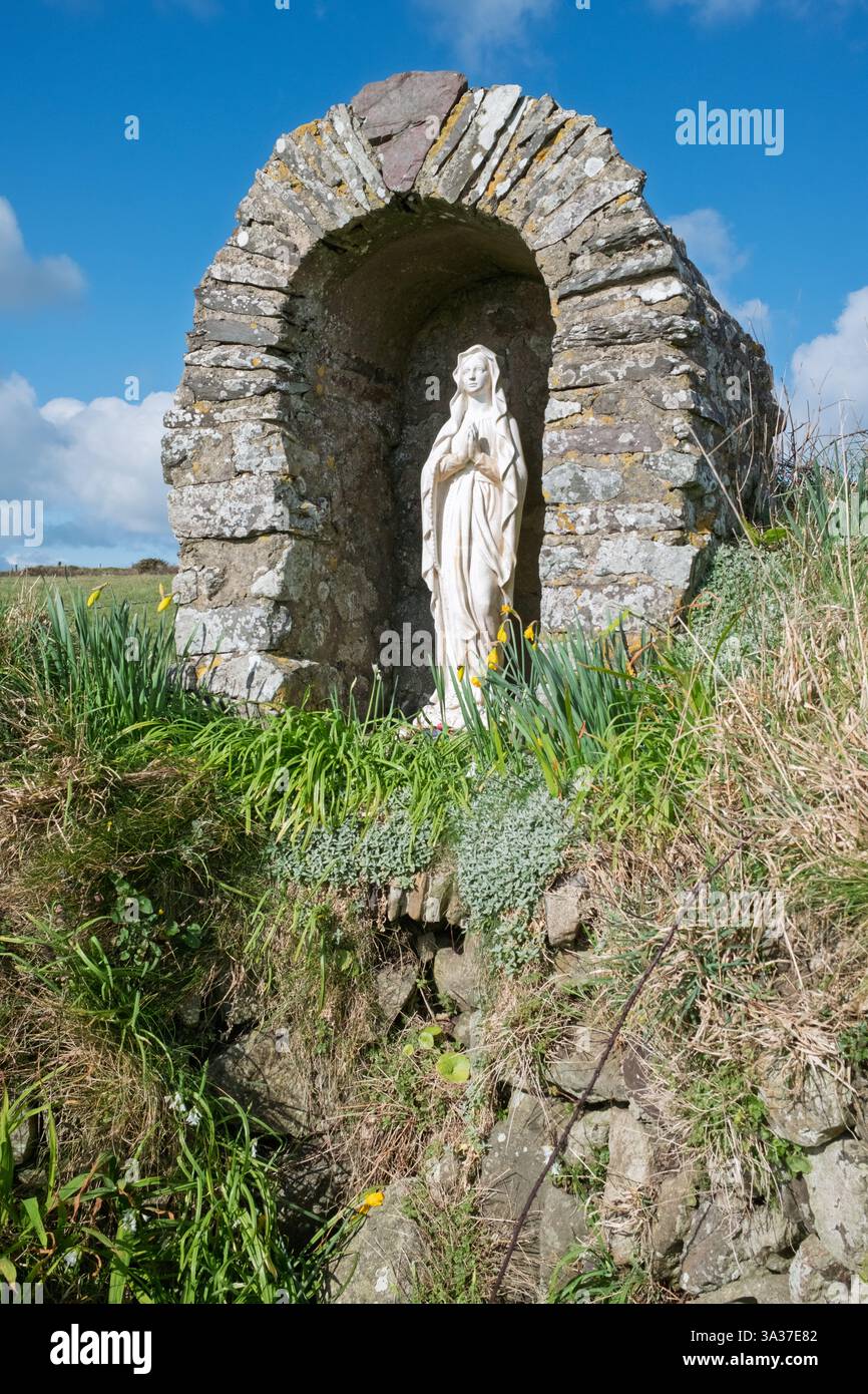 Holy well pembrokeshire wales hi-res stock photography and images - Alamy