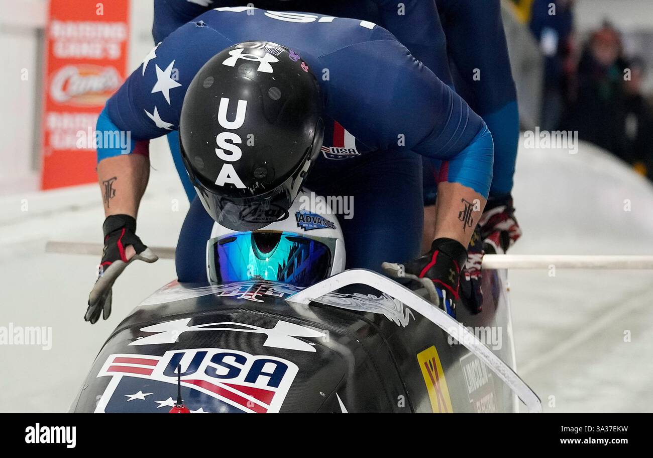 United States pusher Joshua Williamson loads behind pilot Frank del ...