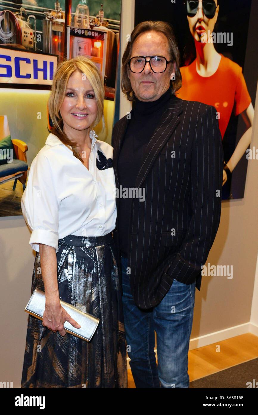 Frauke Ludowig mit Ehemann Kai Roeffen zu Gast auf der Vernissage ...
