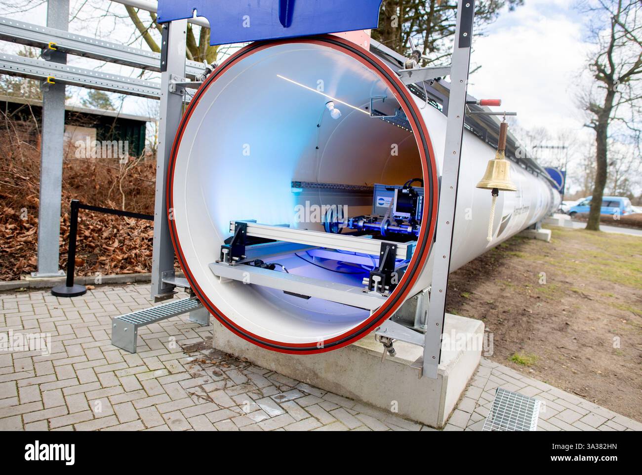 14 March 2025, Lower Saxony, Emden: A new test facility for Hyperloop ...
