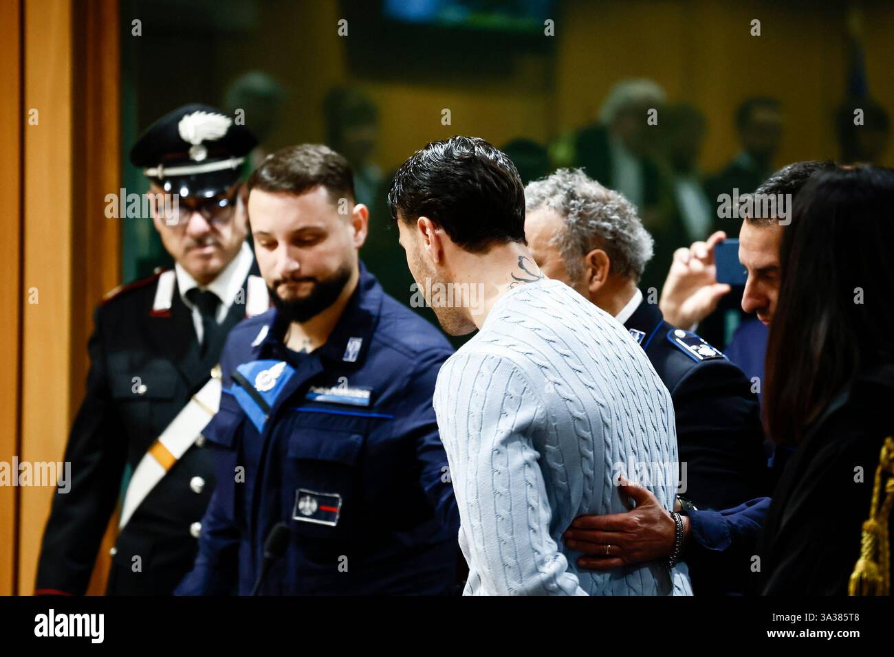 La madre di Willy Monteiro con la sorella Melania in Tribunale d ...