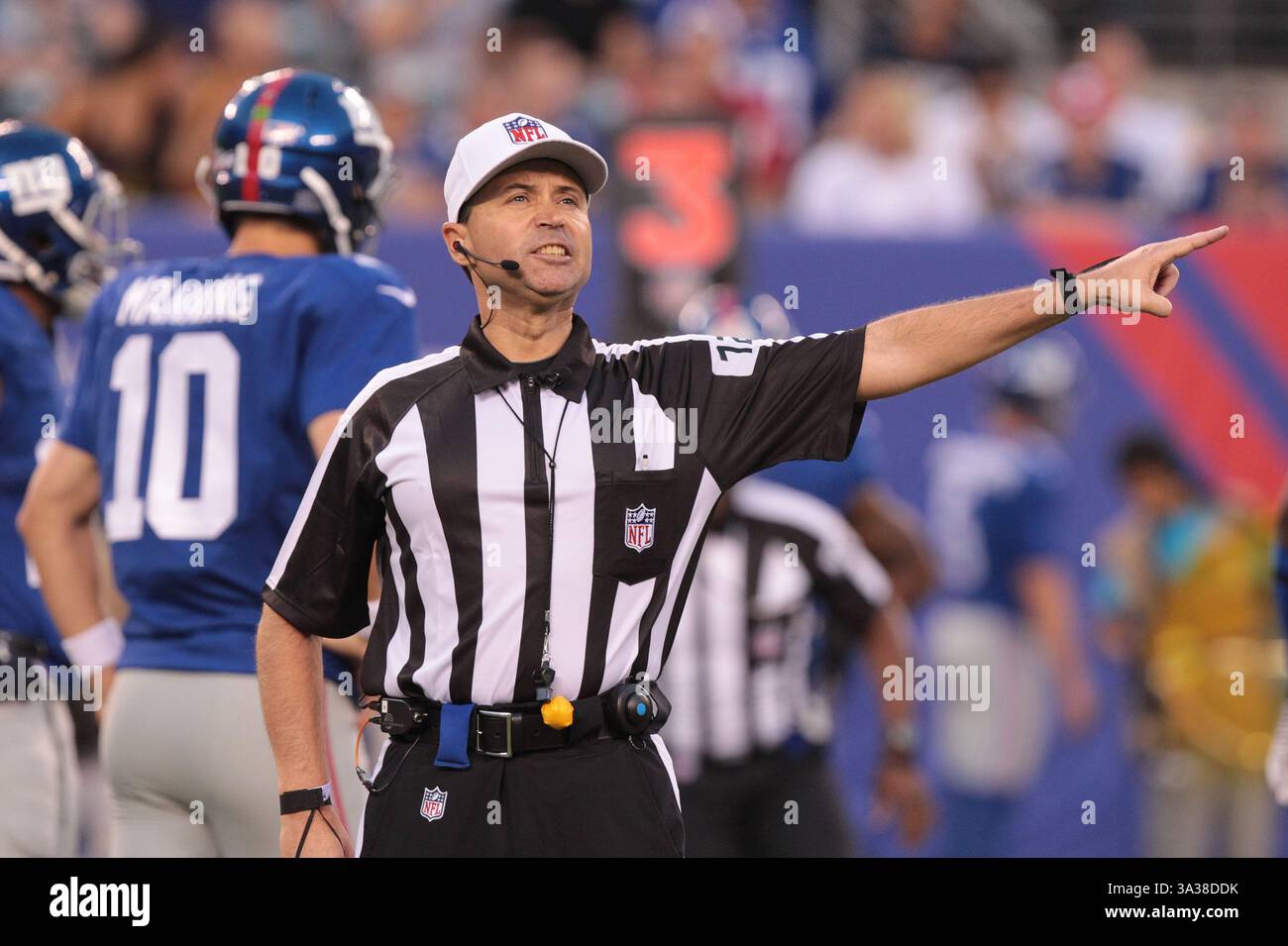 Aug. 9, 2014 - East Rutherford, New Jersey, U.S - Referee Brad Allen ...