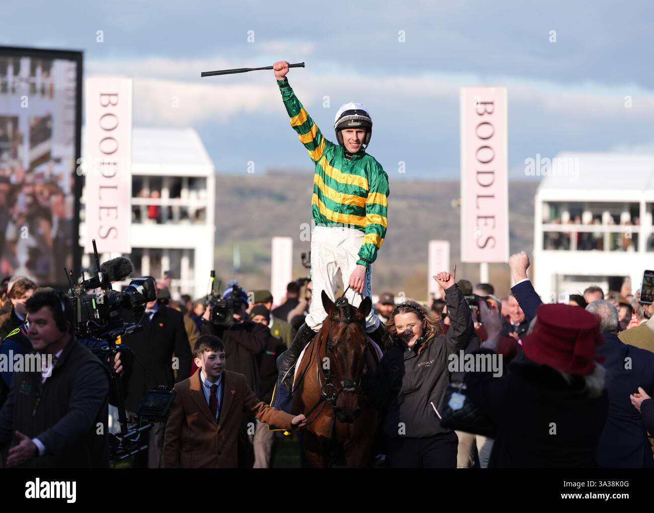 Mark Walsh on board Inothewayurthinkin after winning the Boodles ...