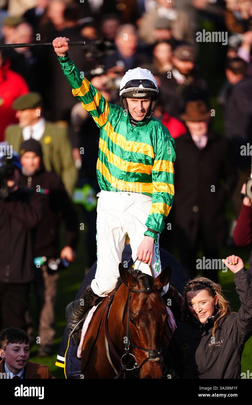 Mark Walsh aboard Inothewayurthinkin after winning the Boodles ...