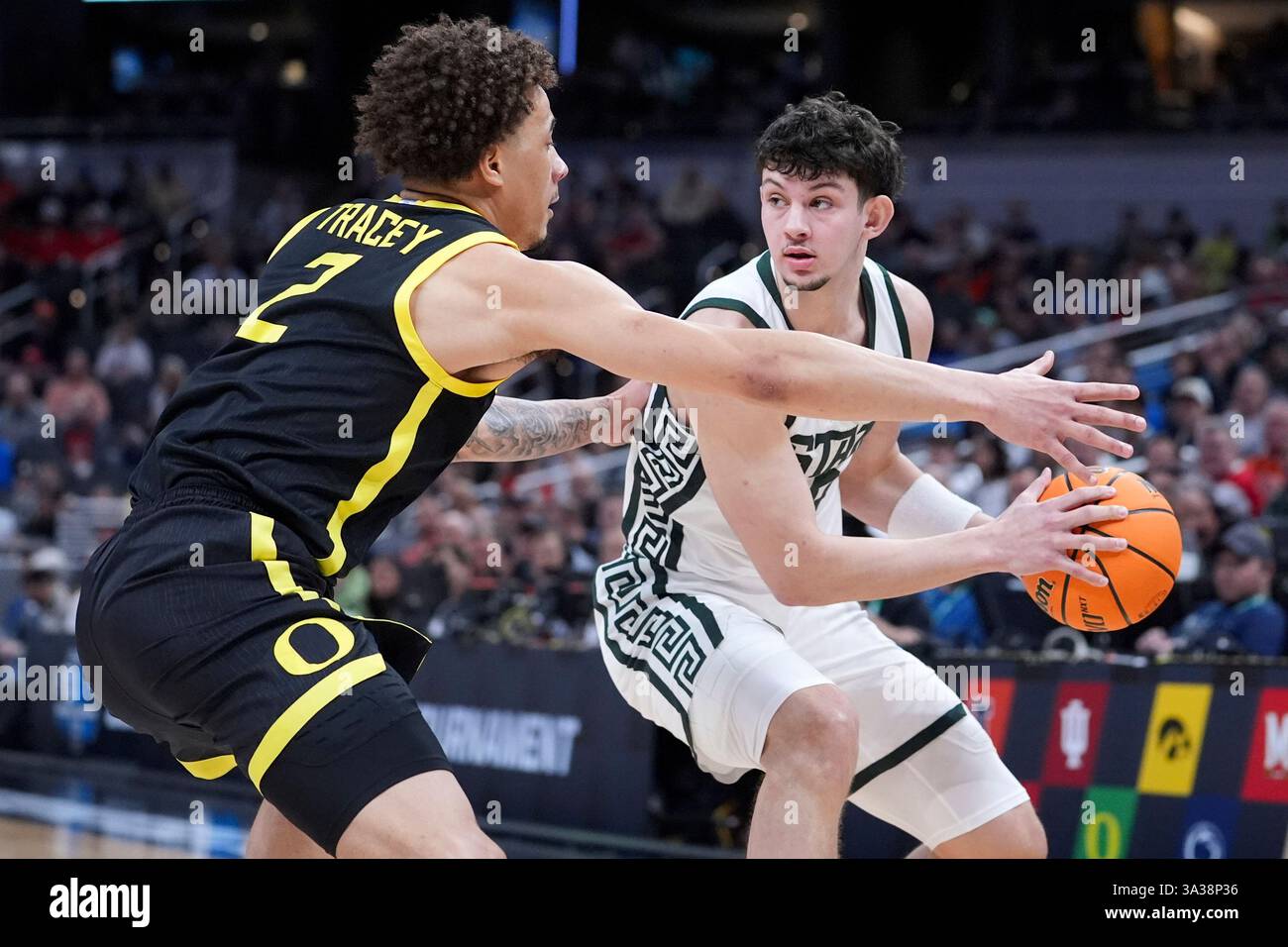 Michigan State forward Frankie Fidler (8) looks to pass around Oregon ...
