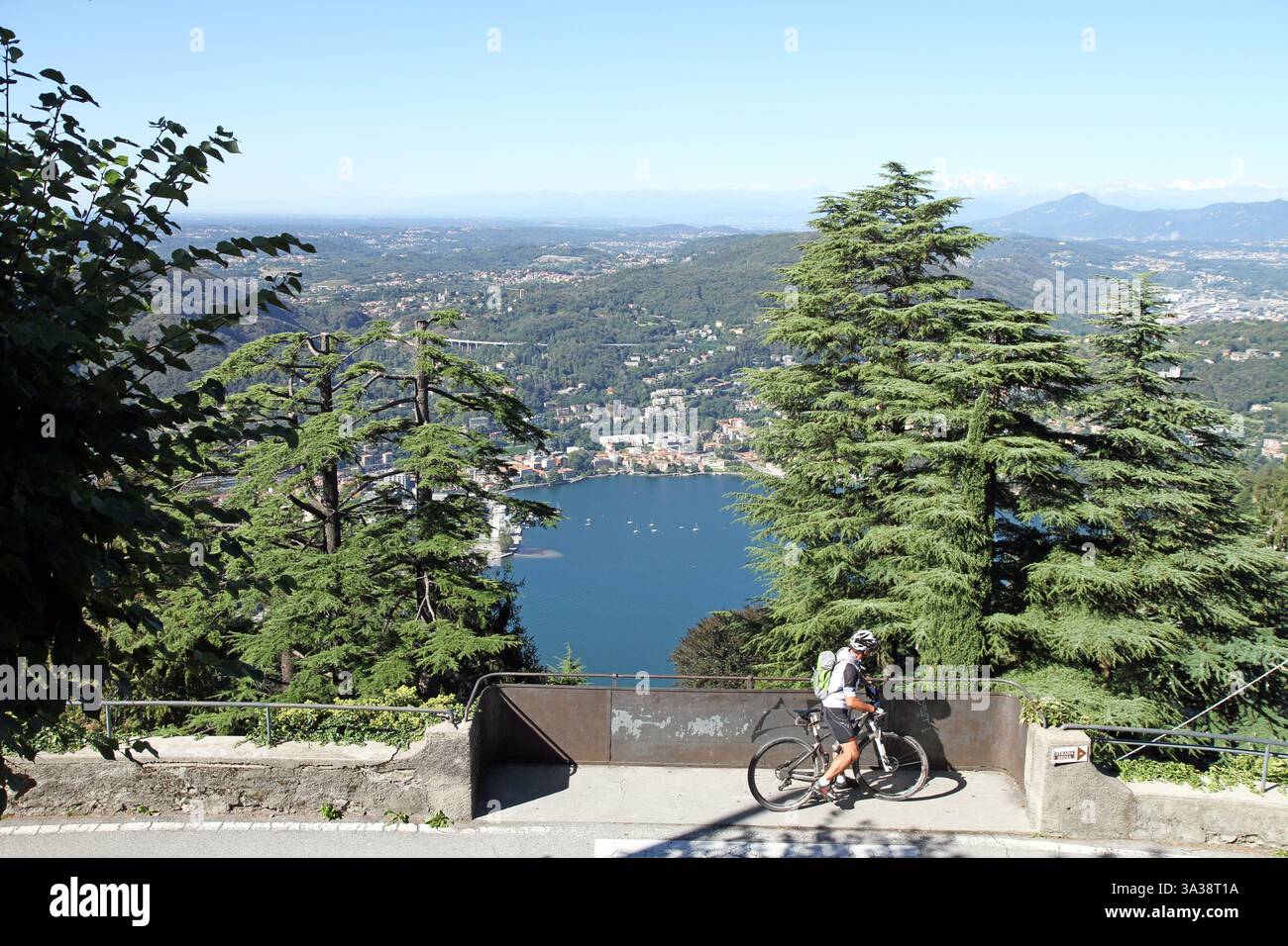 Viewing platform for cycling above Lake Como Stock Photo - Alamy