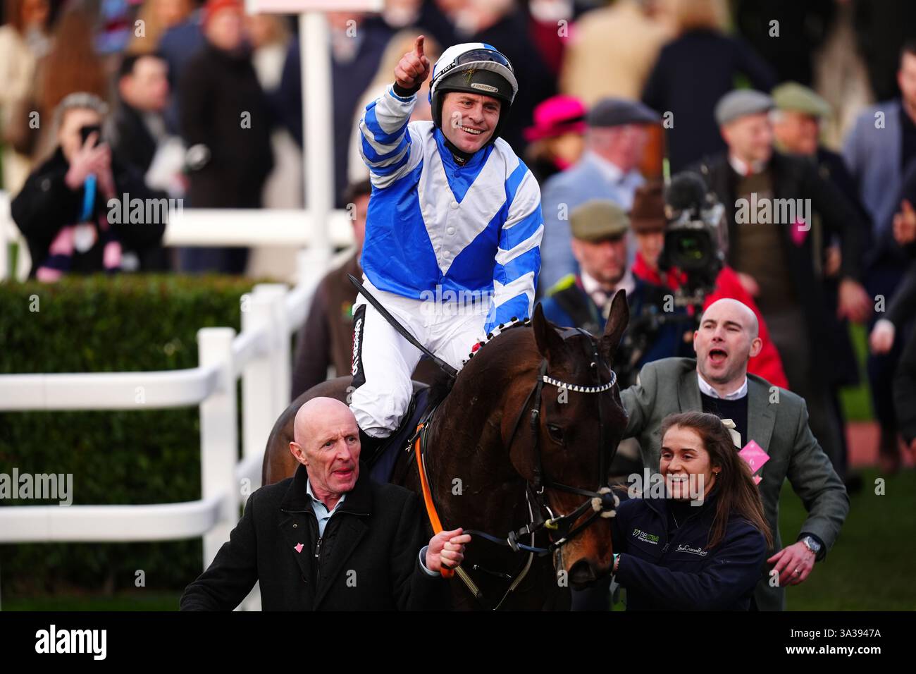 Rob James aboard Wonderwall after winning the St James's Place Festival ...