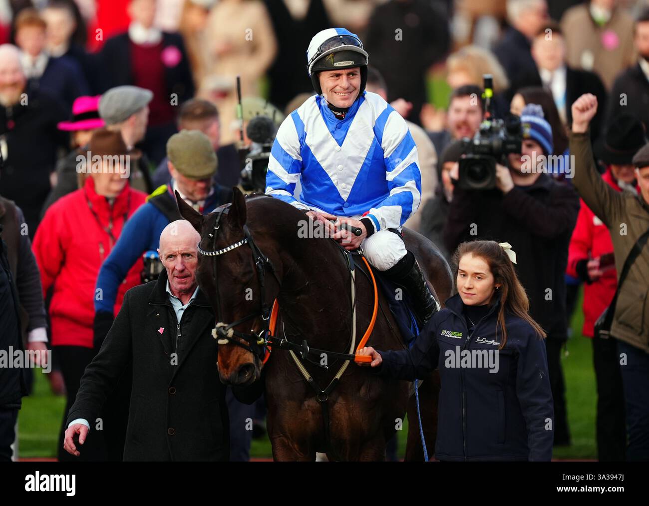 Rob James aboard Wonderwall after winning the St James's Place Festival ...