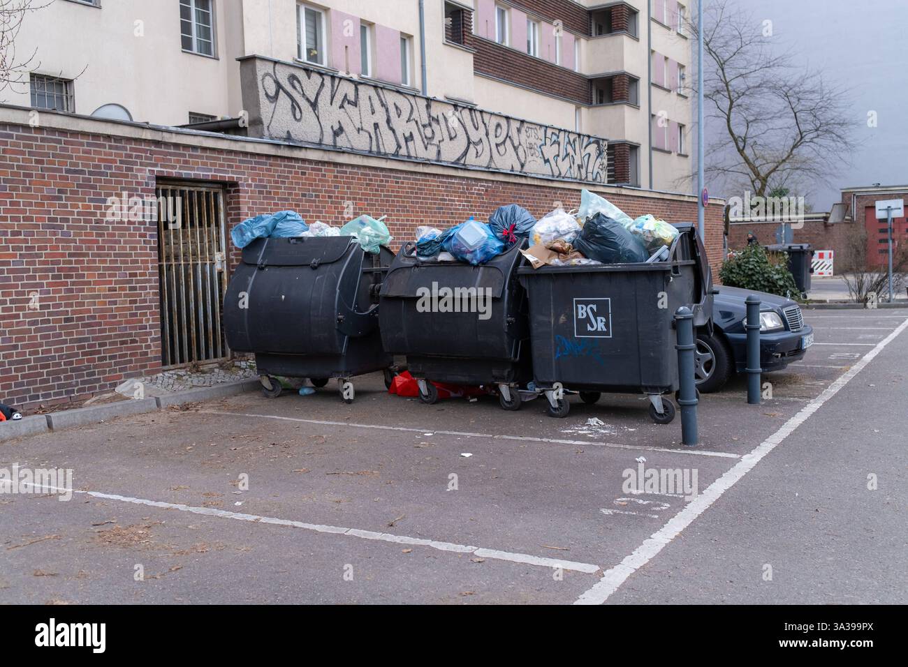 Berliner Stadtreinigung BSR streikt. Deutschland, Berlin am 14. März ...