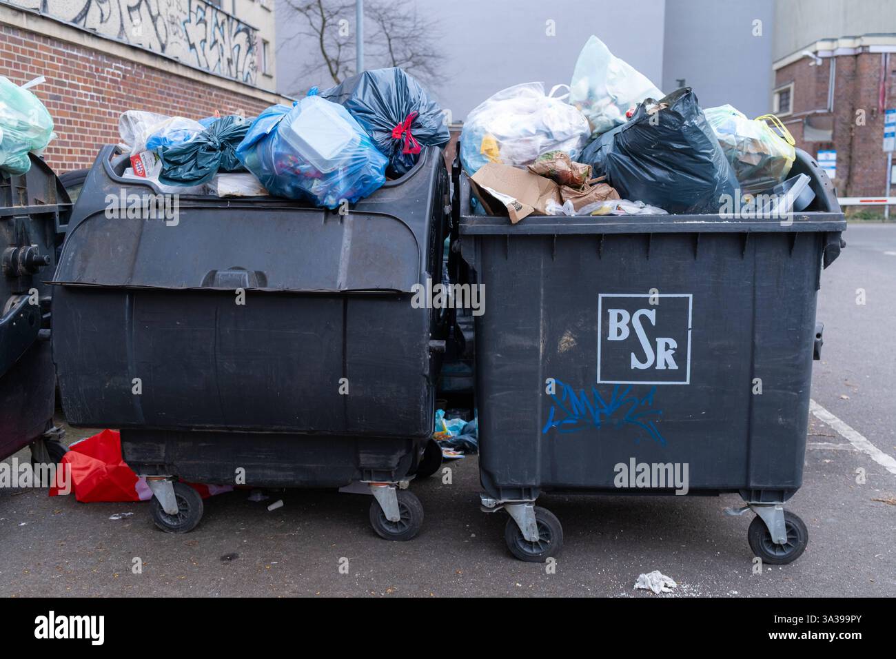 Berliner Stadtreinigung BSR streikt. Deutschland, Berlin am 14. März ...