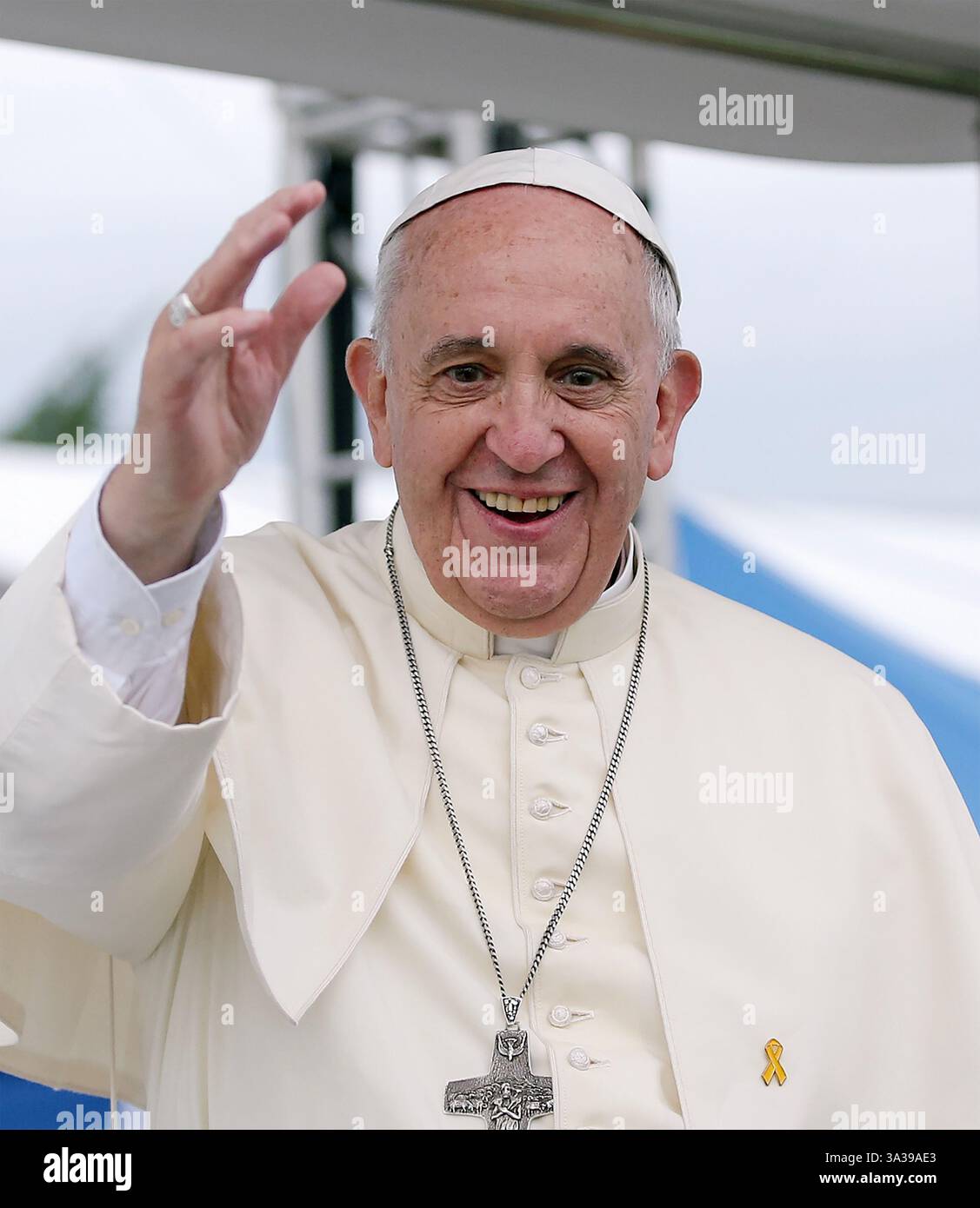 Pope francis waving hi-res stock photography and images - Alamy