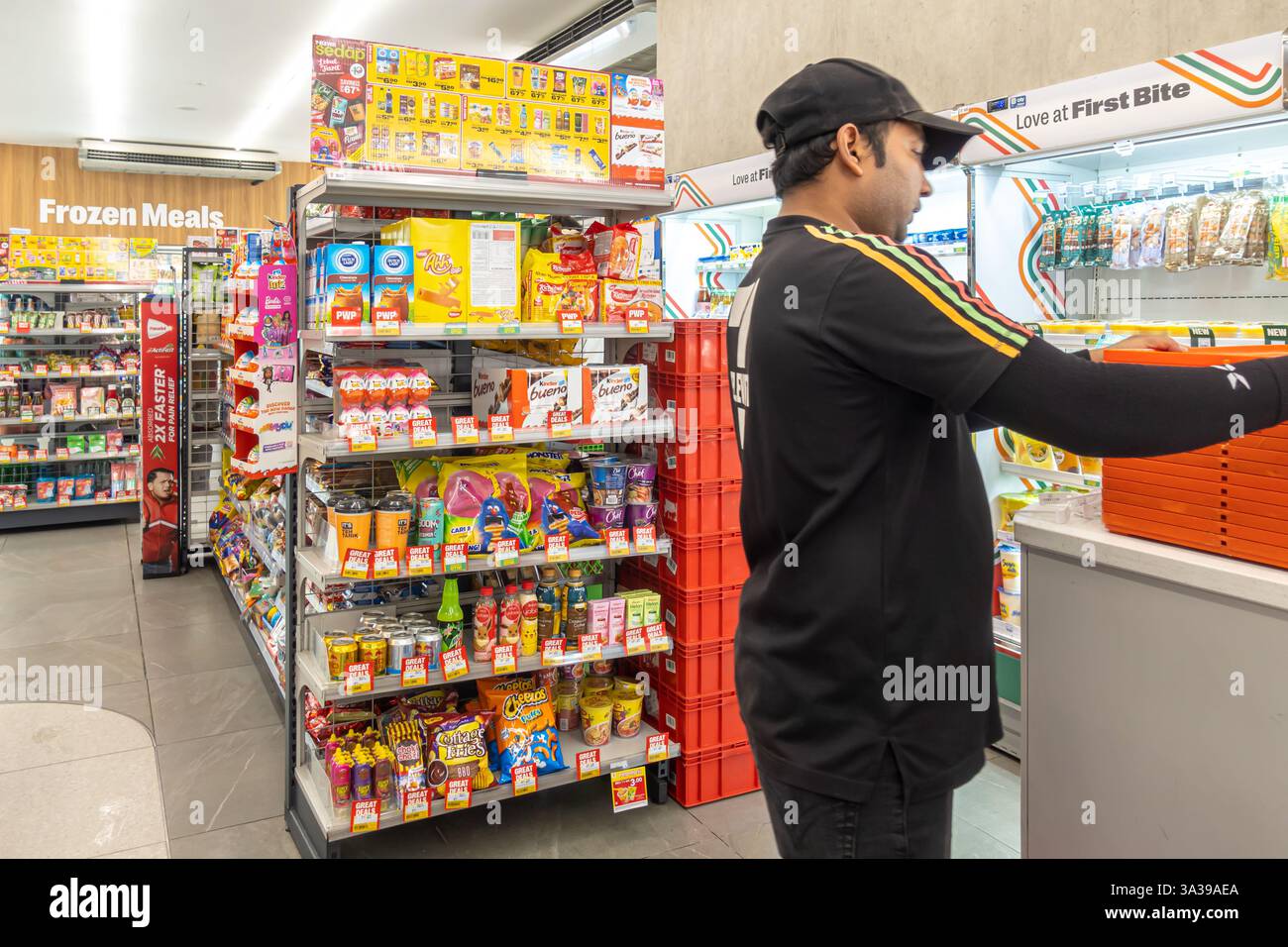 the interior of a 7-Eleven convenience store, Kuala Lumpur, Malaysia, Asia Stock Photo - Alamy