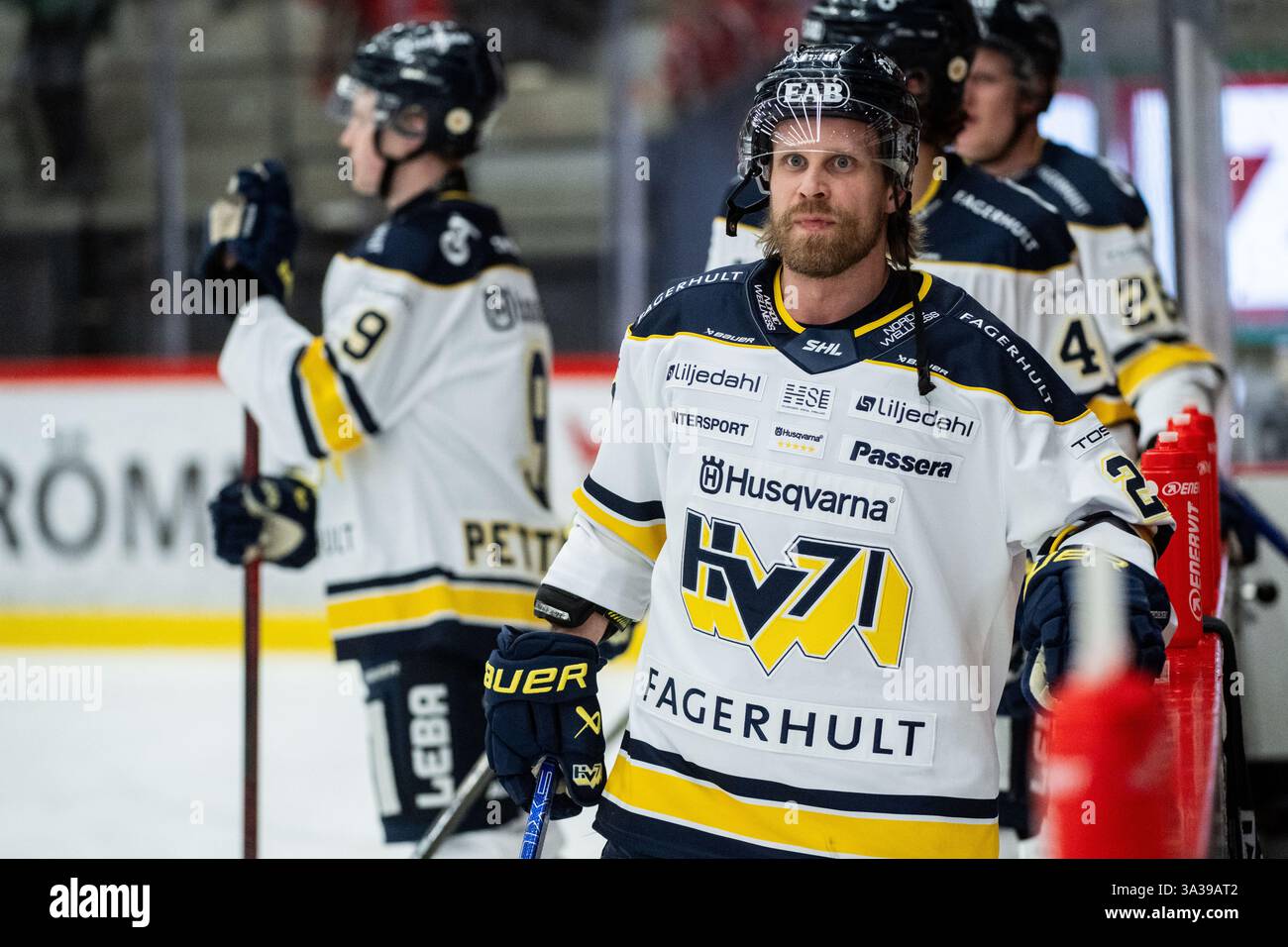 250314 HV71s Mattias Tedenby inför ishockeymatchen i kvalet till SHL mellan Modo och HV71 den 14 ...
