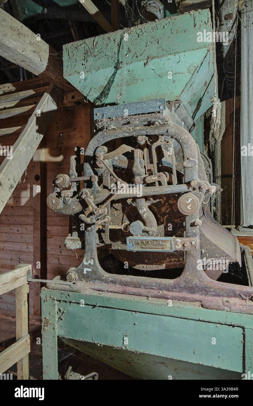 March 12, 2025 - Hoya-Germany: Old grain gravity scale in a historic ...