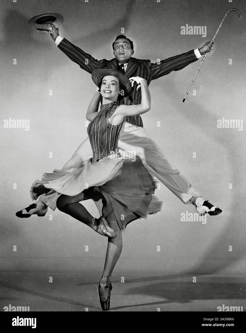 Gene Kelly, Leslie Caron, "An American in Paris" (1951) MGM / File ...