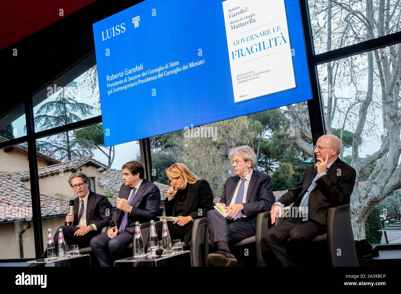 Governare hi-res stock photography and images - Alamy