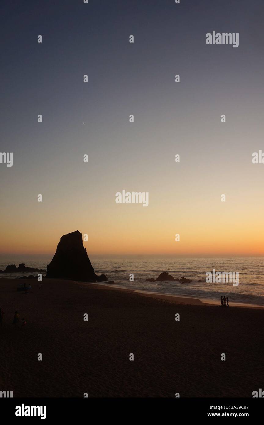 Amazing sunset at the famous Santa Cruz beach Stock Photo - Alamy