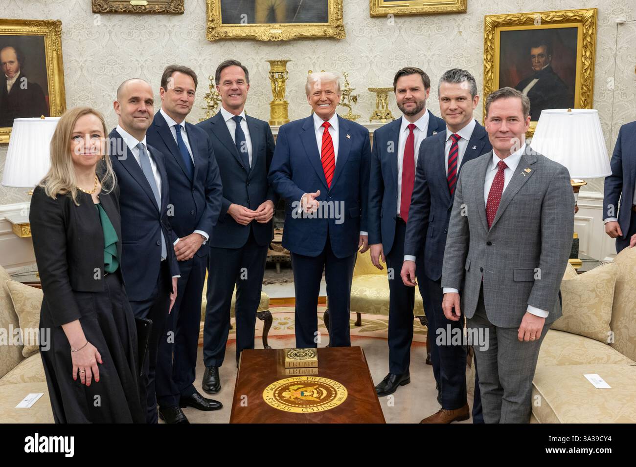 Putin trump hi-res stock photography and images - Alamy