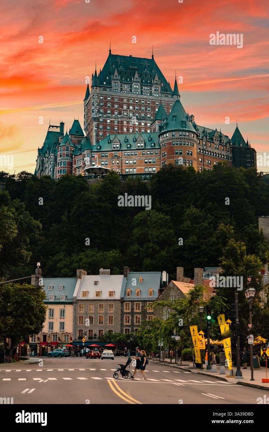 Monumento quebec hi-res stock photography and images - Alamy