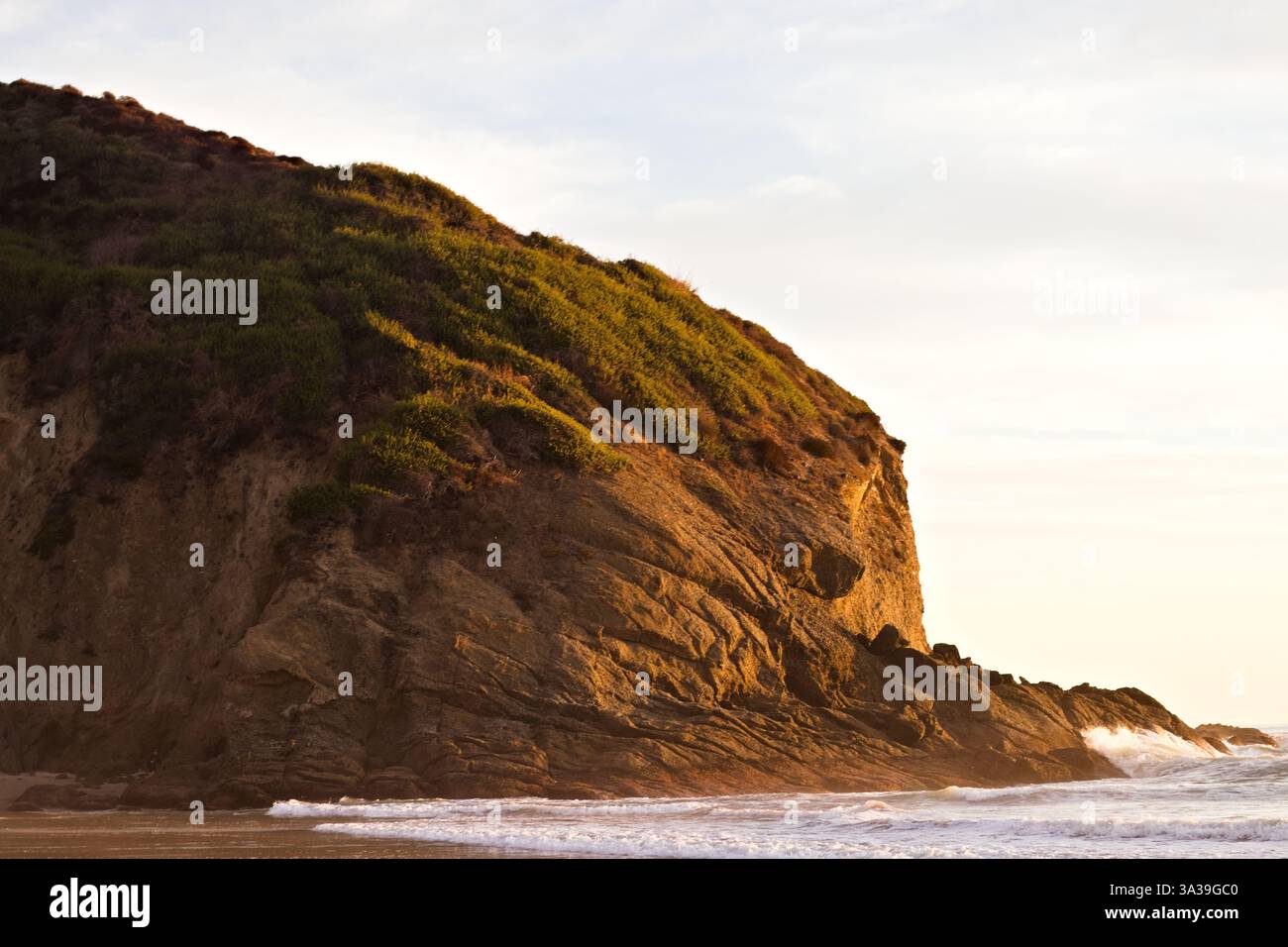 Golden sand beach cliffside beach hi-res stock photography and images ...