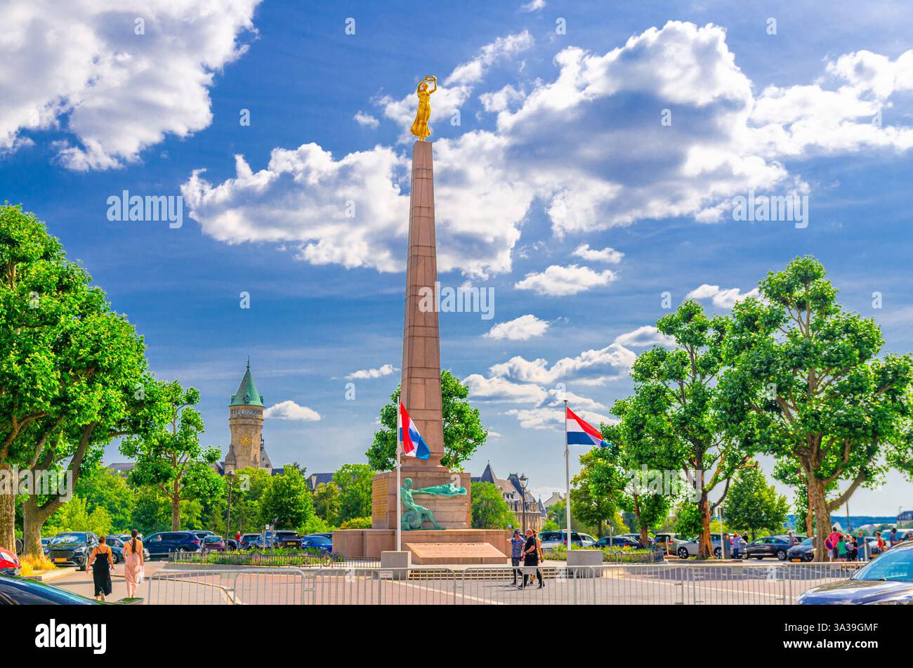 The Monument of Remembrance du souvenir Gelle Fra Golden Lady war ...