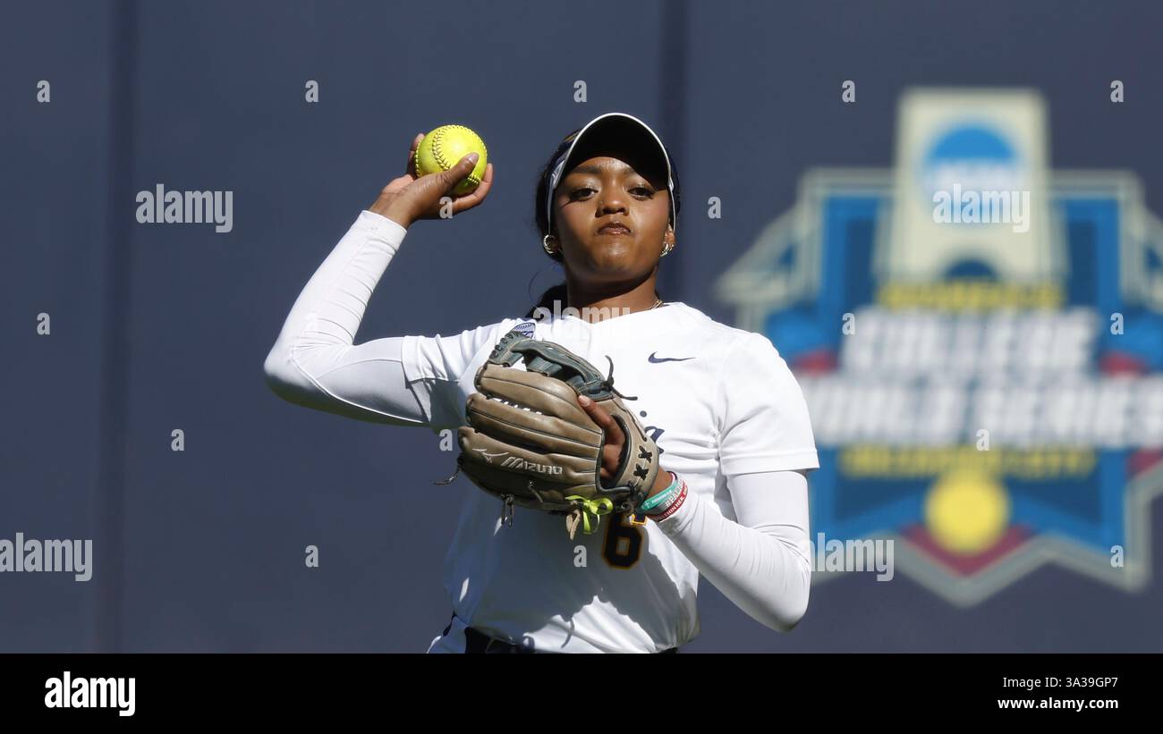 California utility D'Auna Johnson (6) fields the ball during an NCAA ...