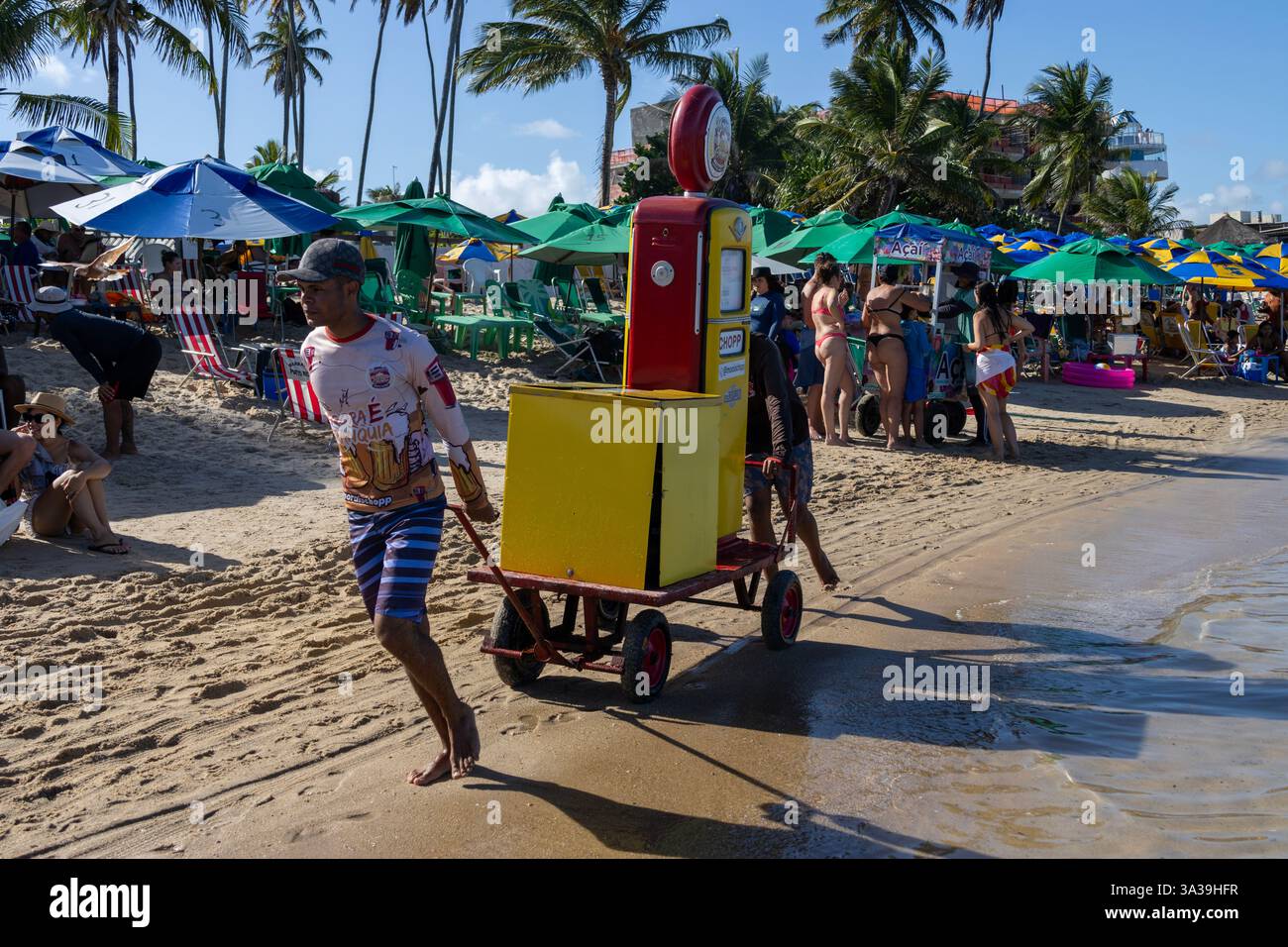 Beach vendors in Porto de Galinhas Stock Photo - Alamy