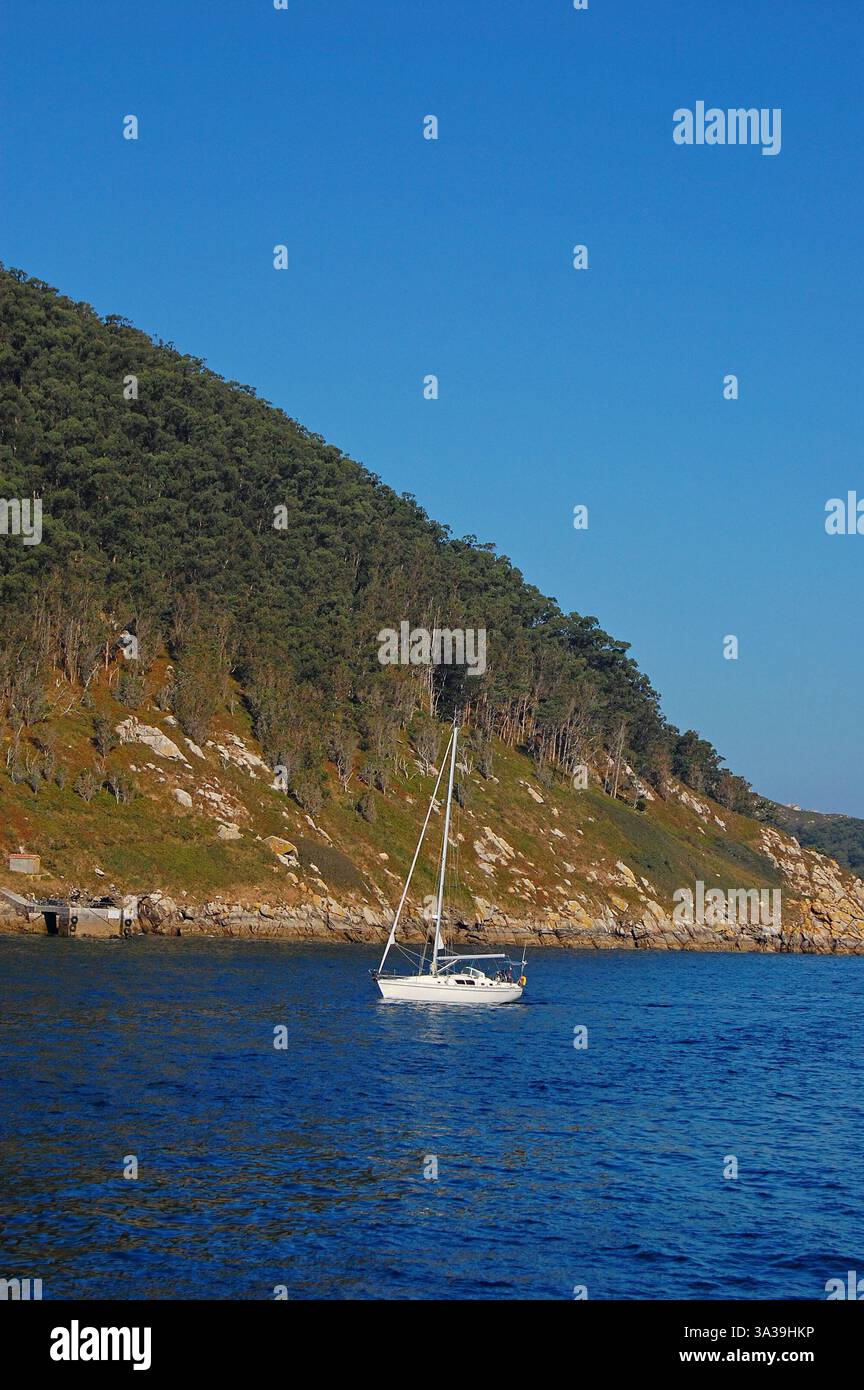 Anchored saillboat hi-res stock photography and images - Alamy
