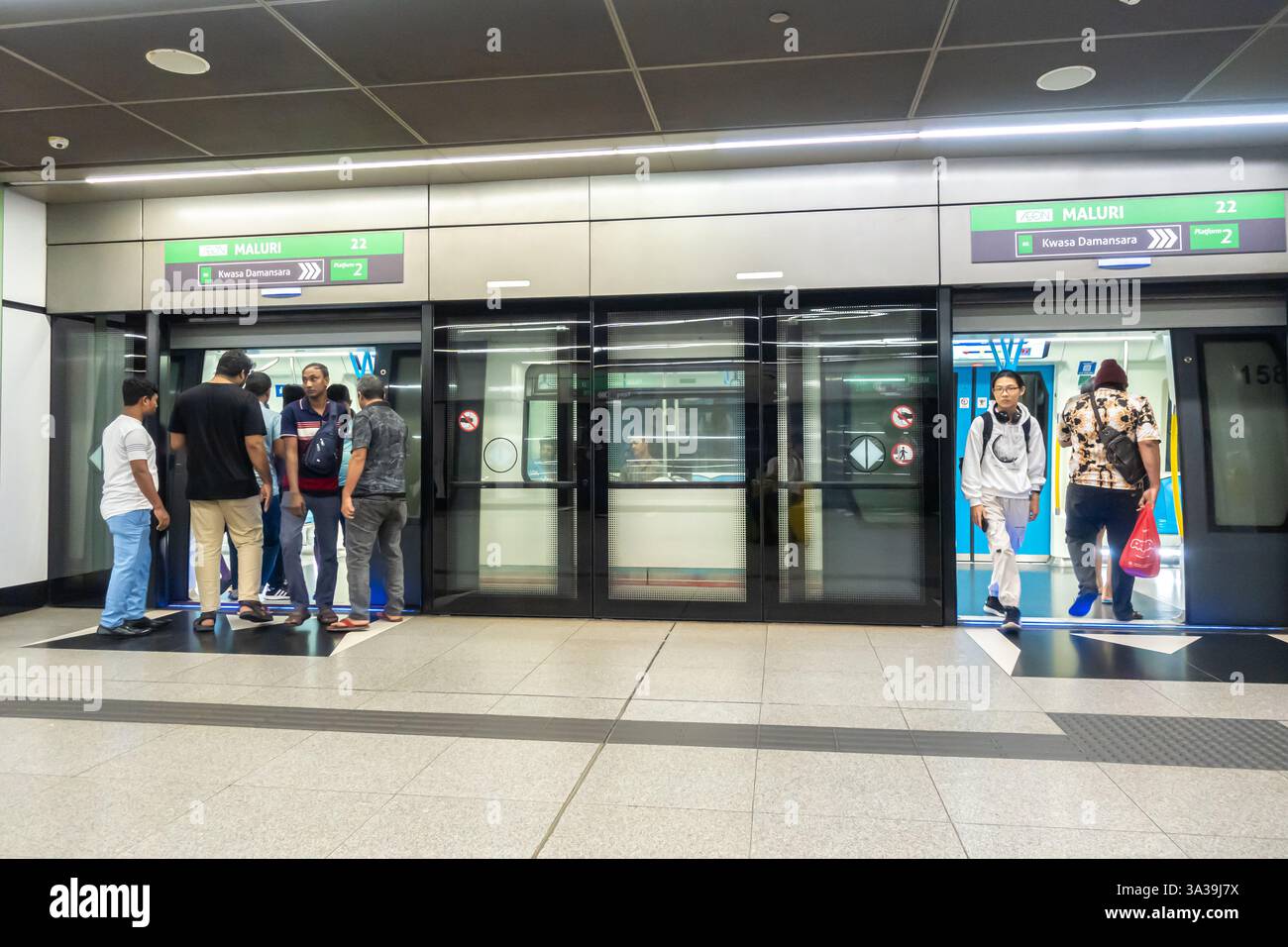 the platform screen doors of the MRT Sungai Buloh-Kajang Line at Tun ...