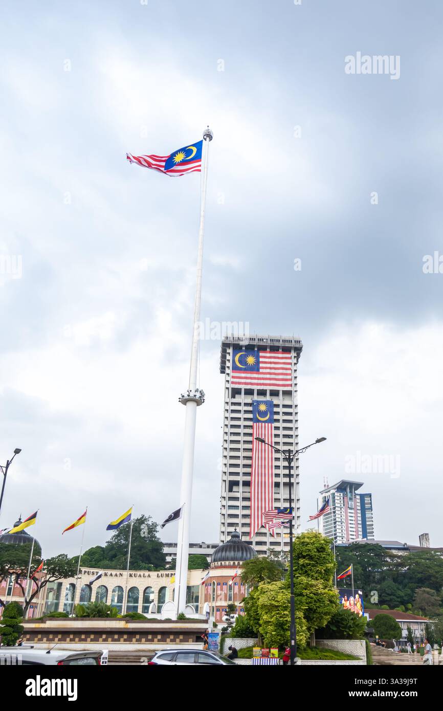 Large building flagpole in hi-res stock photography and images - Alamy