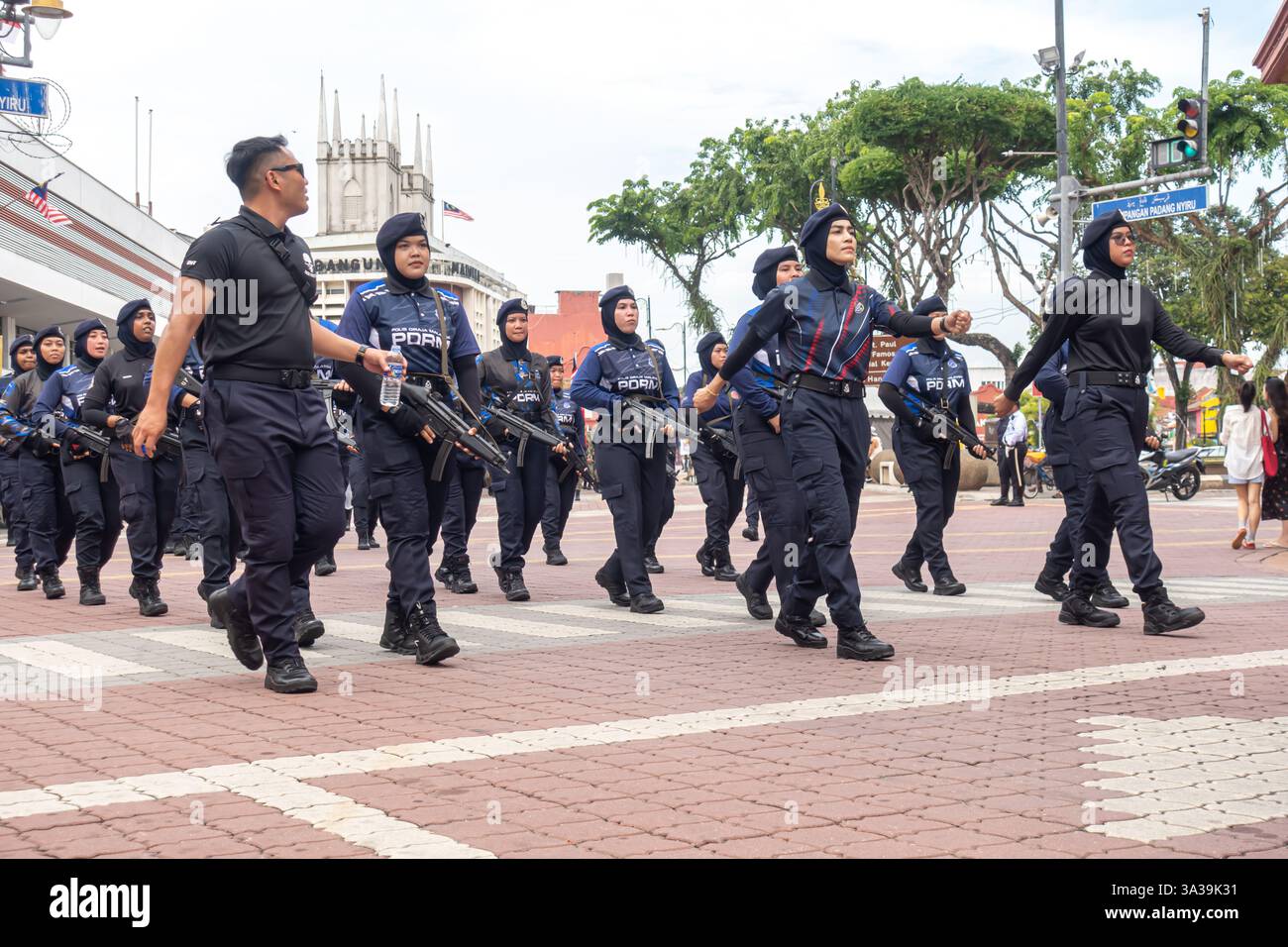 female Royal Malaysia Police group of officers, Federal Reserve Unit ...
