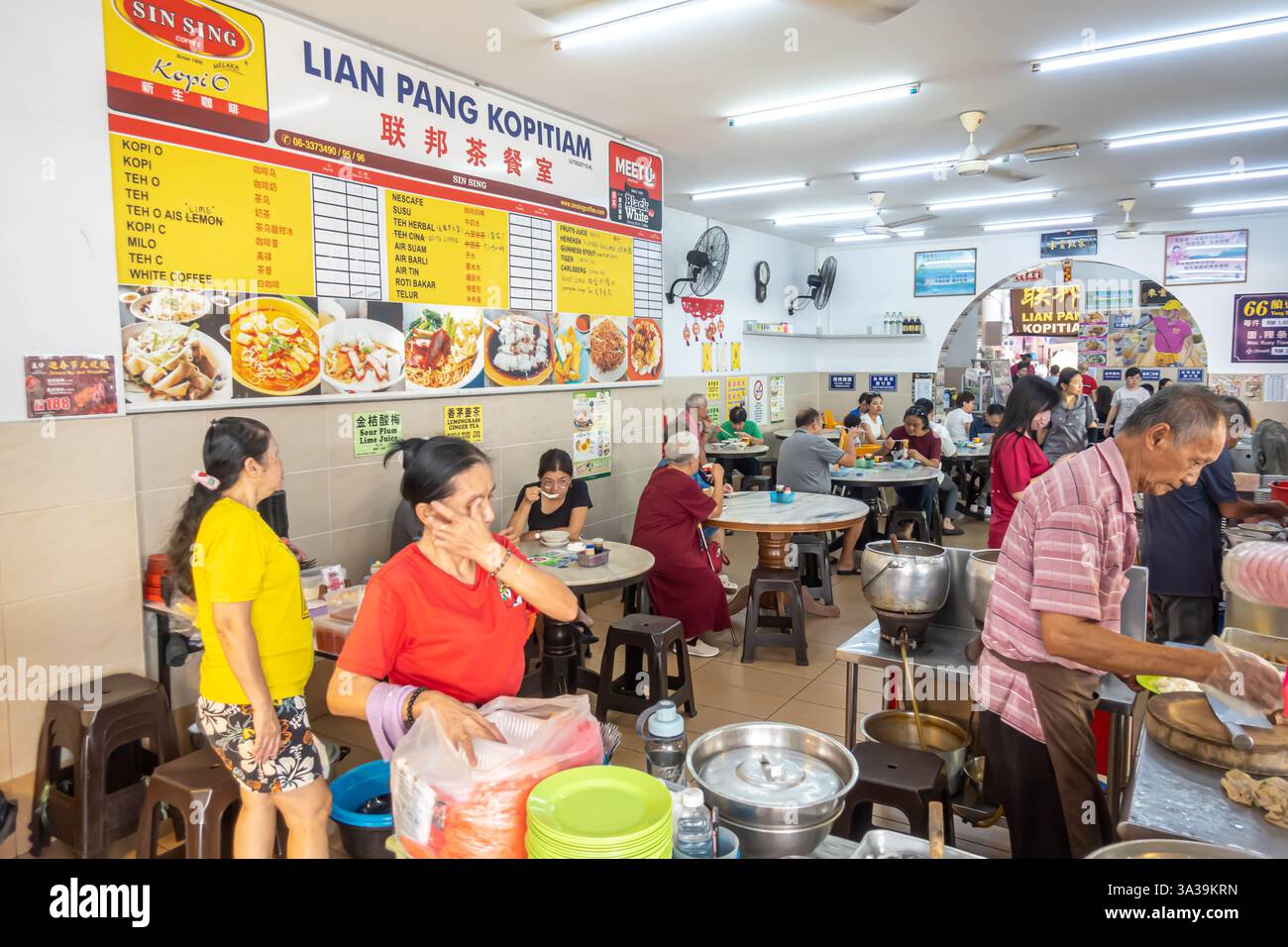 Lian Pang Kopitiam X 8889 Chicken Pot, Hawker restaurant, Hawker food ...