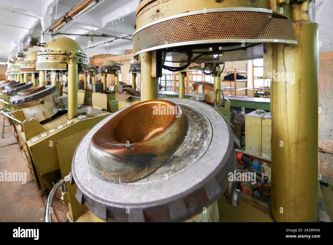 Crafting felt hats through advanced press forming techniques in a ...