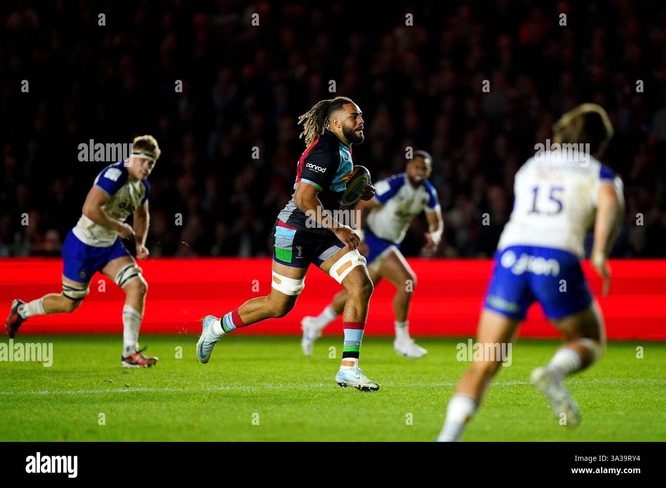 Harlequins' Chandler Cunningham-South running with the ball during the ...