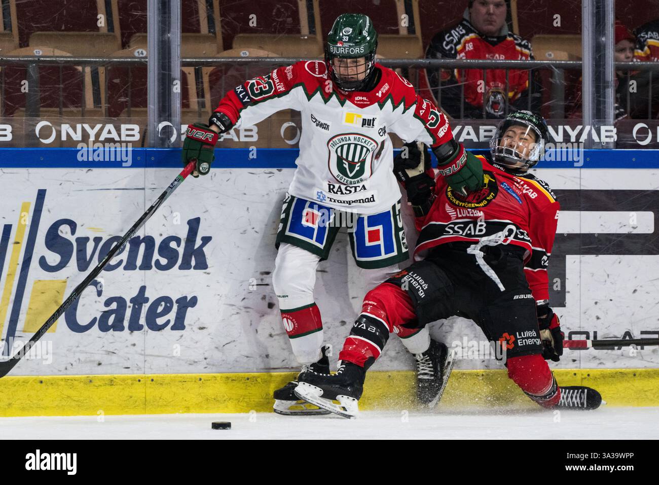 250314 Frölundas Michelle Karvinen och Luleås Camryn Wong under final ...