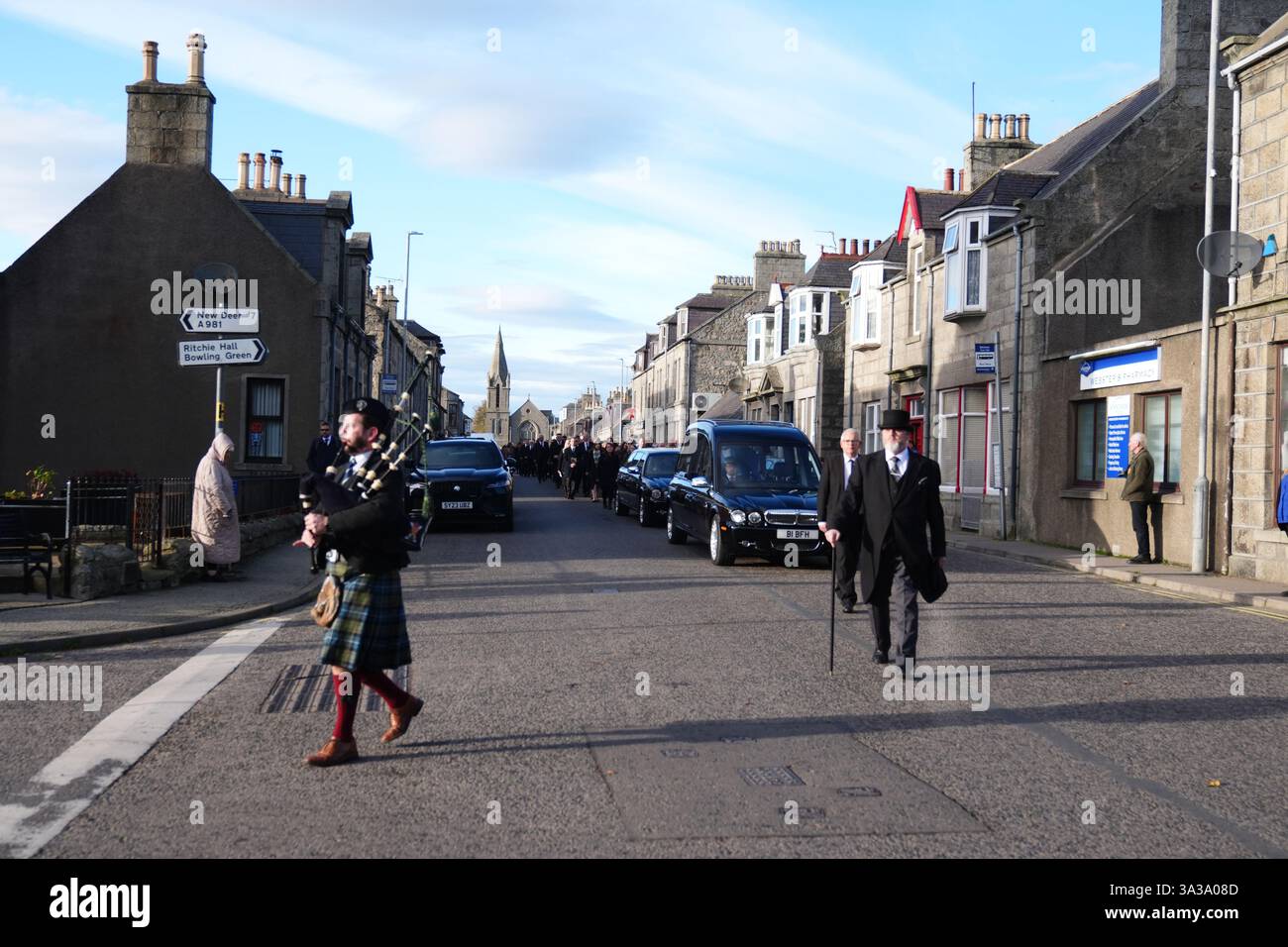 The funeral cortege leaves the funeral service for former first ...