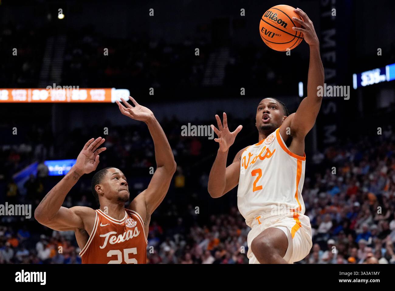 Tennessee guard Chaz Lanier (2) shoots against Texas forward Jayson ...