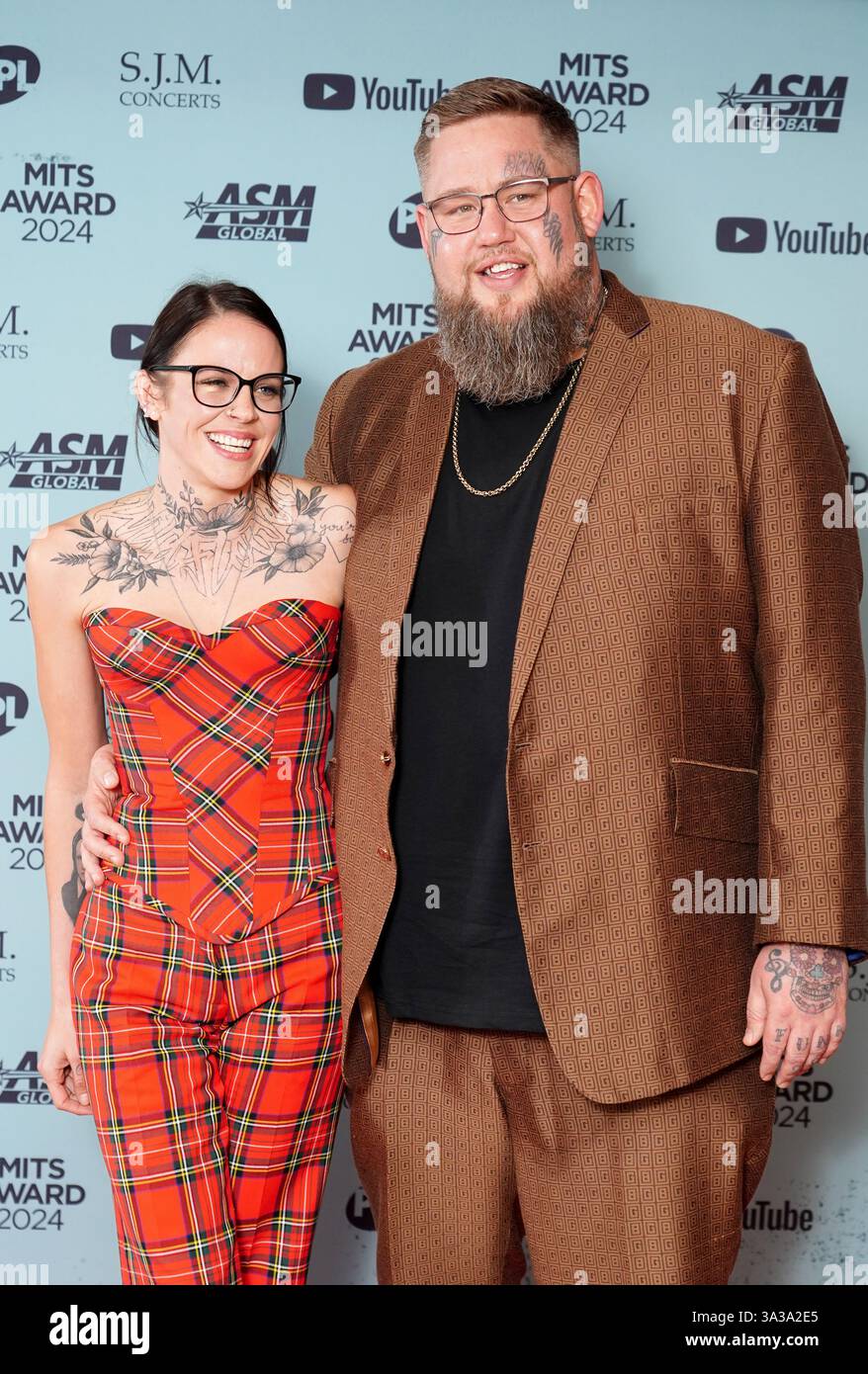 Zoe Beardsall (left) and Rag'n'Bone Man attend the Music Industry ...