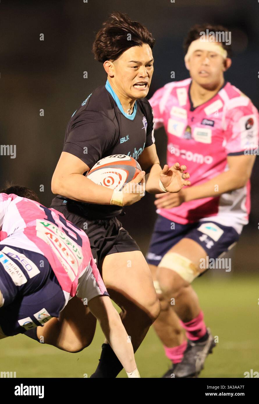 Tokyo, Japan. 14th Mar, 2025. Kubota Spears Funabashi Tokyo-bay center Yuya Hirose carries the ...