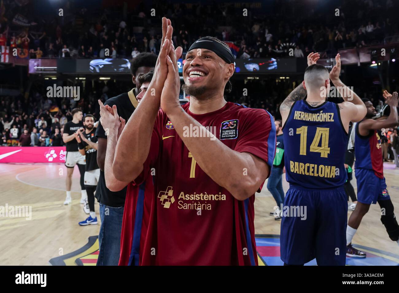 Justin Anderson of FC Barcelona celebrates the victory during the ...