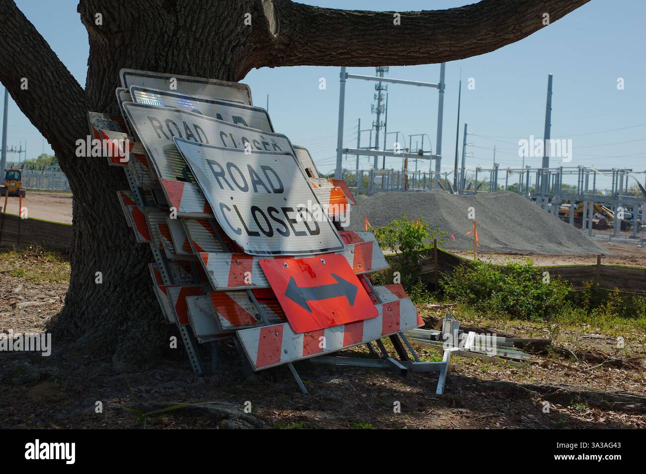 Editorial Use Only March 15, 2025 St. Petersburg, FL, USA. White and black road closed signs ...