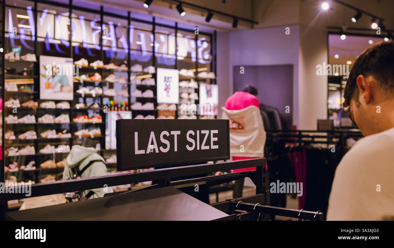 Shop sign retail shopping shoes hi-res stock photography and images - Alamy