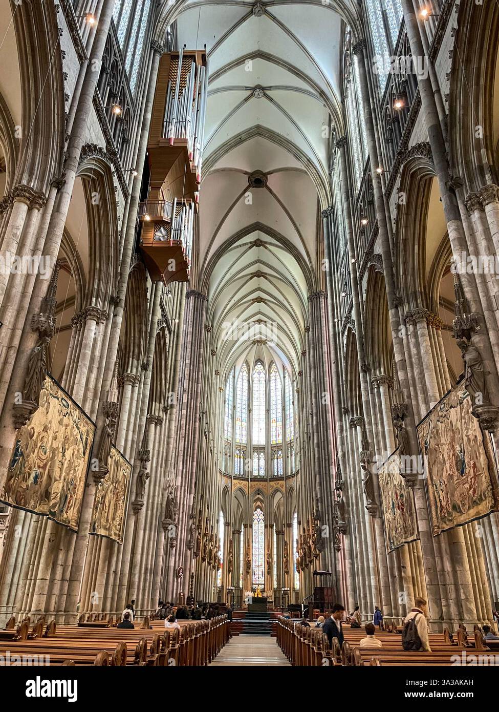 Cologne cathedral interior hi-res stock photography and images - Alamy
