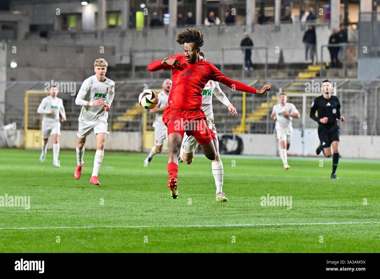 Muenchen, Deutschland. 14th Mar, 2025. im Duell Jonah Daniel KUSI-ASARE (FC Bayern M?nchen II #9 ...